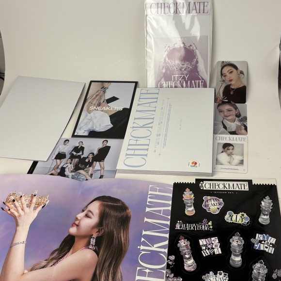Media | Checkmate Standard Ryujin Ver Mini Album Itzy 222 Cd With Book ...